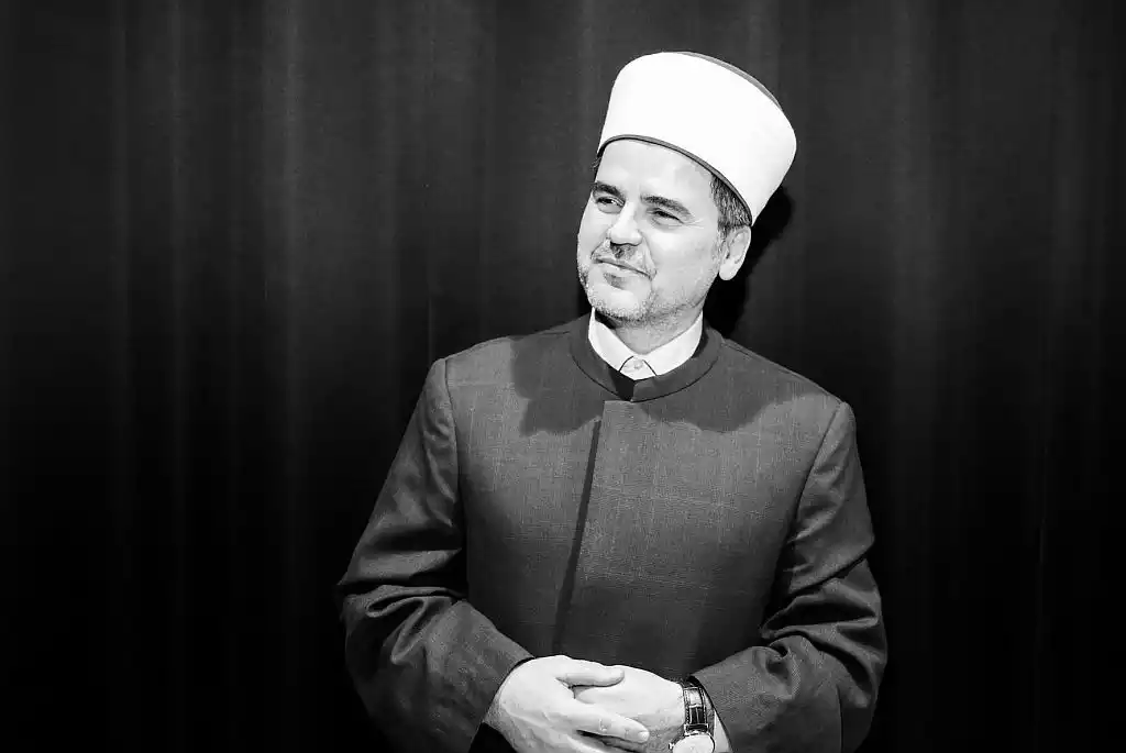 O učenju Kur'ana, ilahijama, mekamatu, sevdalinkama i kulturi Bošnjaka ...